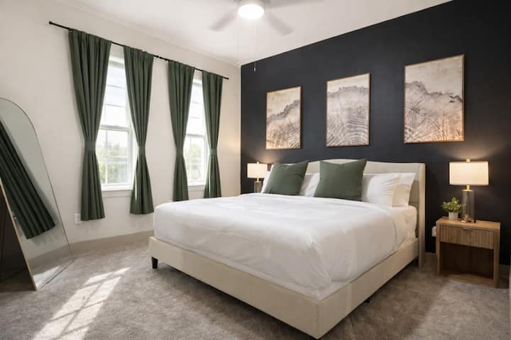 Trendy World Cup Stay - King+sofa, Lake Carolyn - Irving, TX