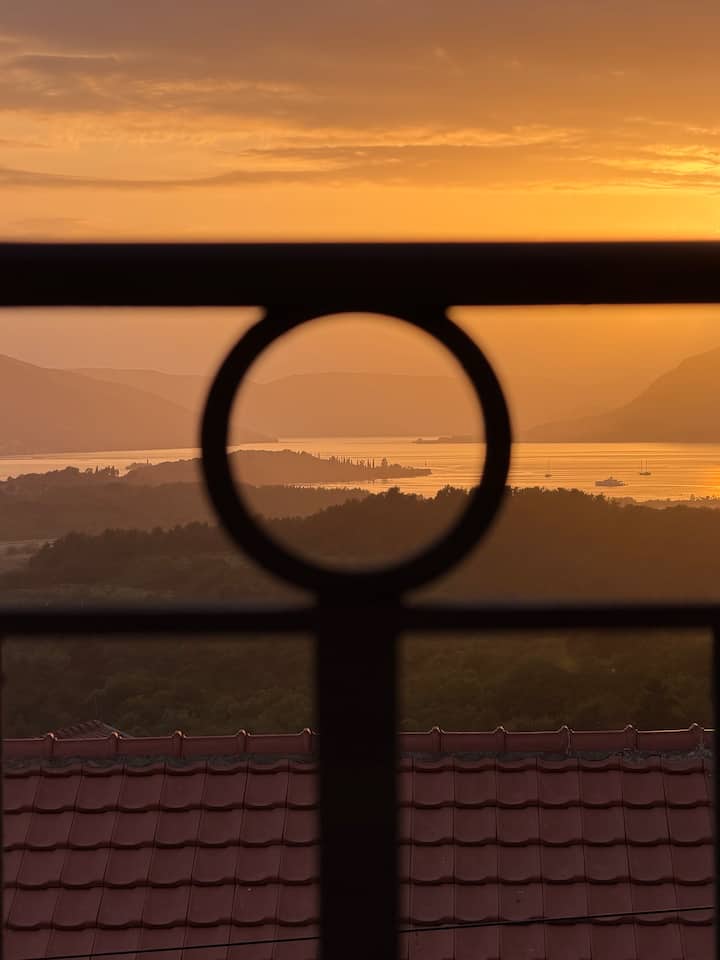 Vista Boka Panoramic View Apartment - Kotor