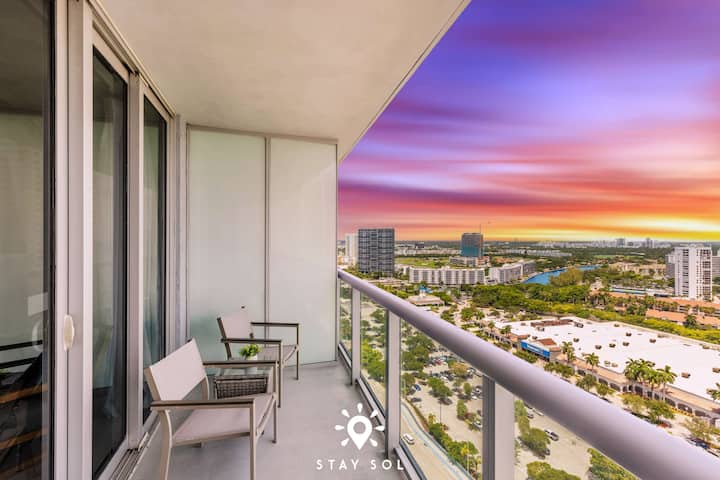 Intracoastal View - Resort & Pool - Hallandale Beach, FL