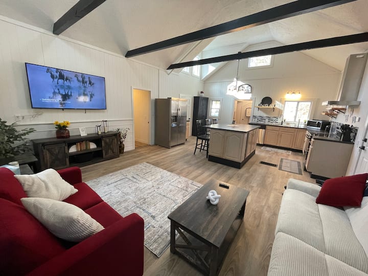 Spacious Country Getaway - Brattleboro, VT