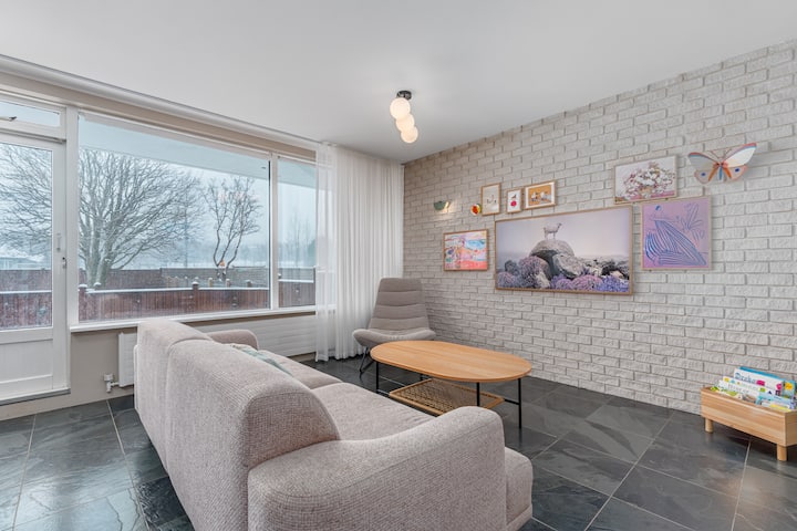 Spacious Family Home Near Reykjavík & Mountains - Islandia
