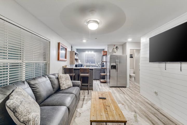 Cozy Nb Retreat | Queen Bed | Pets Ok - New Braunfels, TX