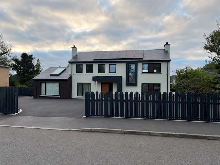 Green Luxury Retreats- The Sperrins. 20 Guests - Omagh