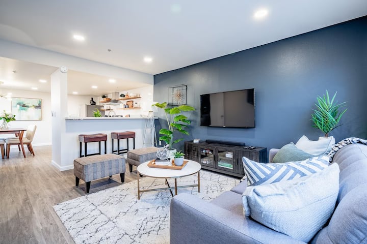 Modern Minimalist Vacation Apartment - Idaho Falls, ID