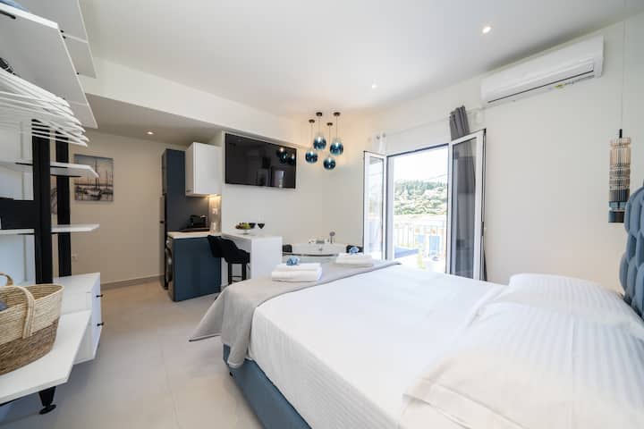 Azzura Suite | Regina Studios Harbour View Jacuzzi - Fiskardo