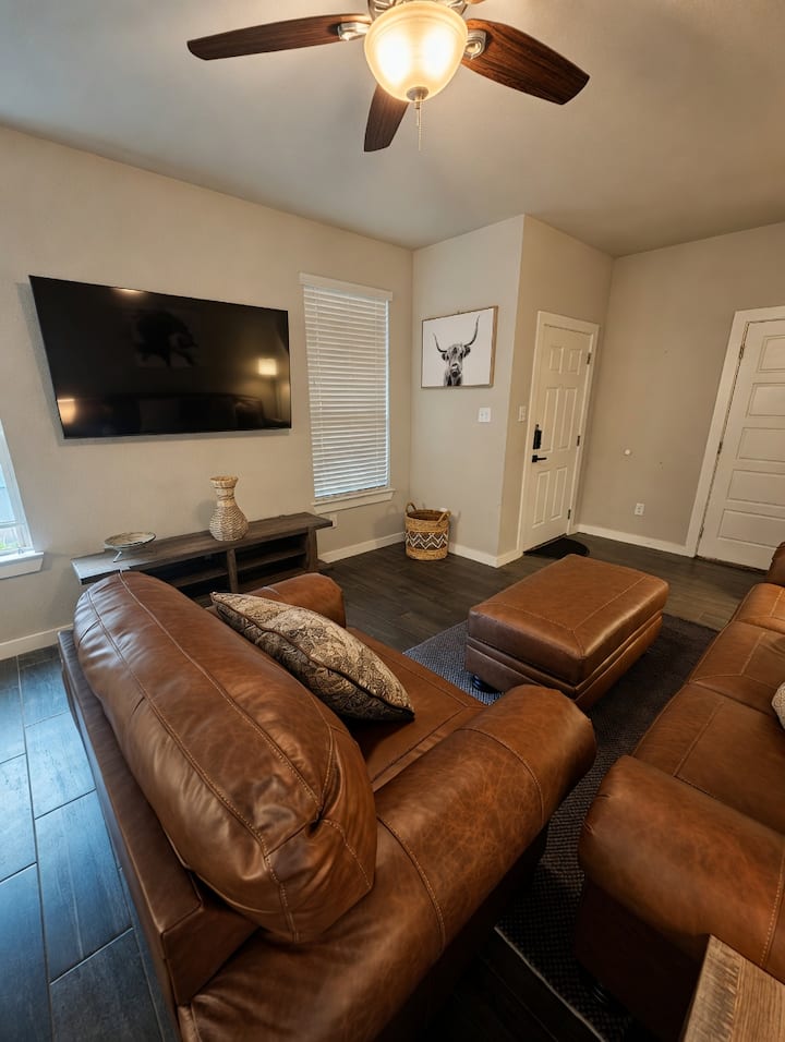 Stylish 3br Townhome Fast Wi-fi + Flat-screen Tvs - Midlothian, TX