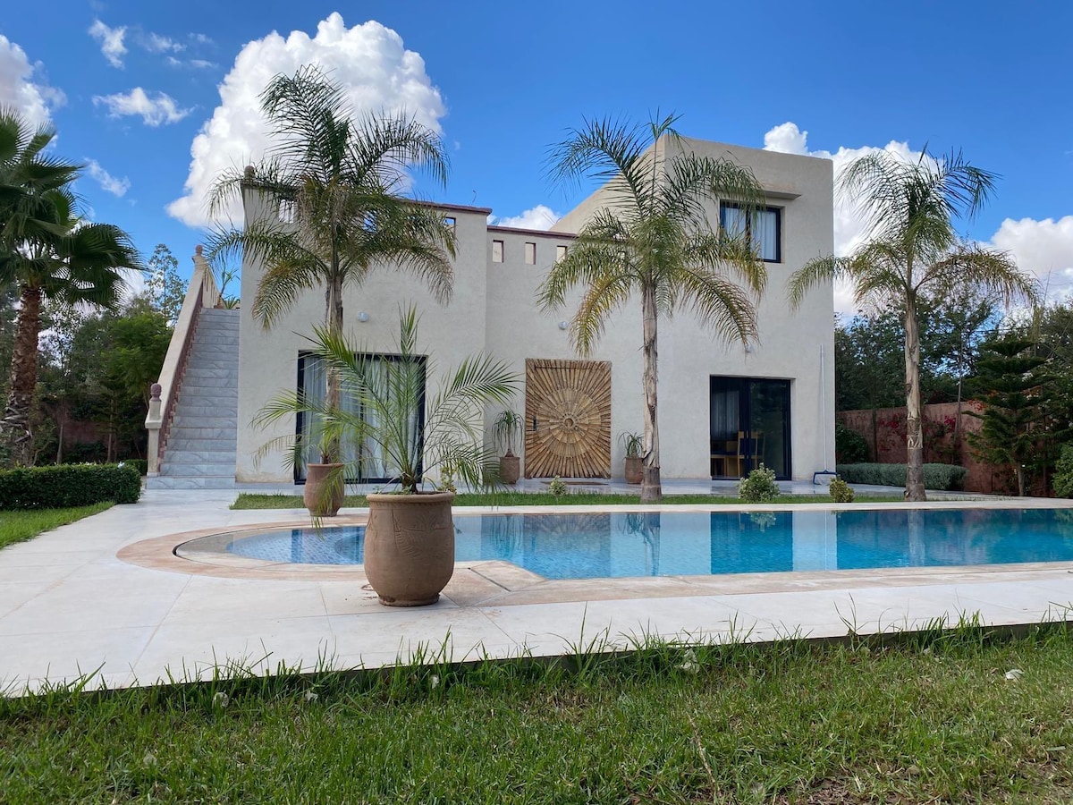 Maison d'exception avec Piscine face à l'Atlas - Maisons à louer à ...