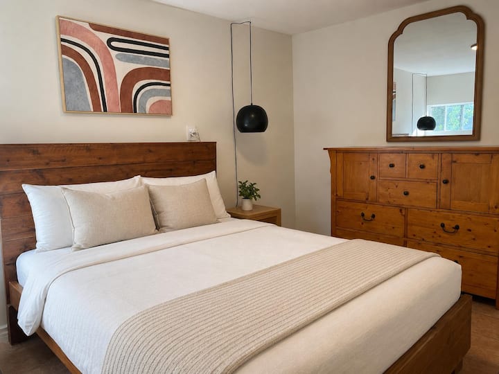 A Private Spanish Guesthouse - Lynwood, CA