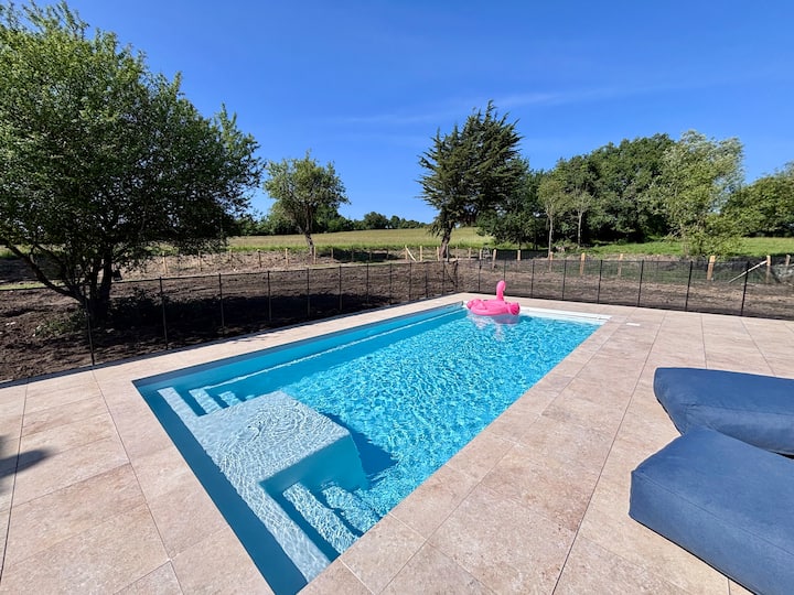 Longère Familiale Avec Piscine Au Cœur De L’anjou - France