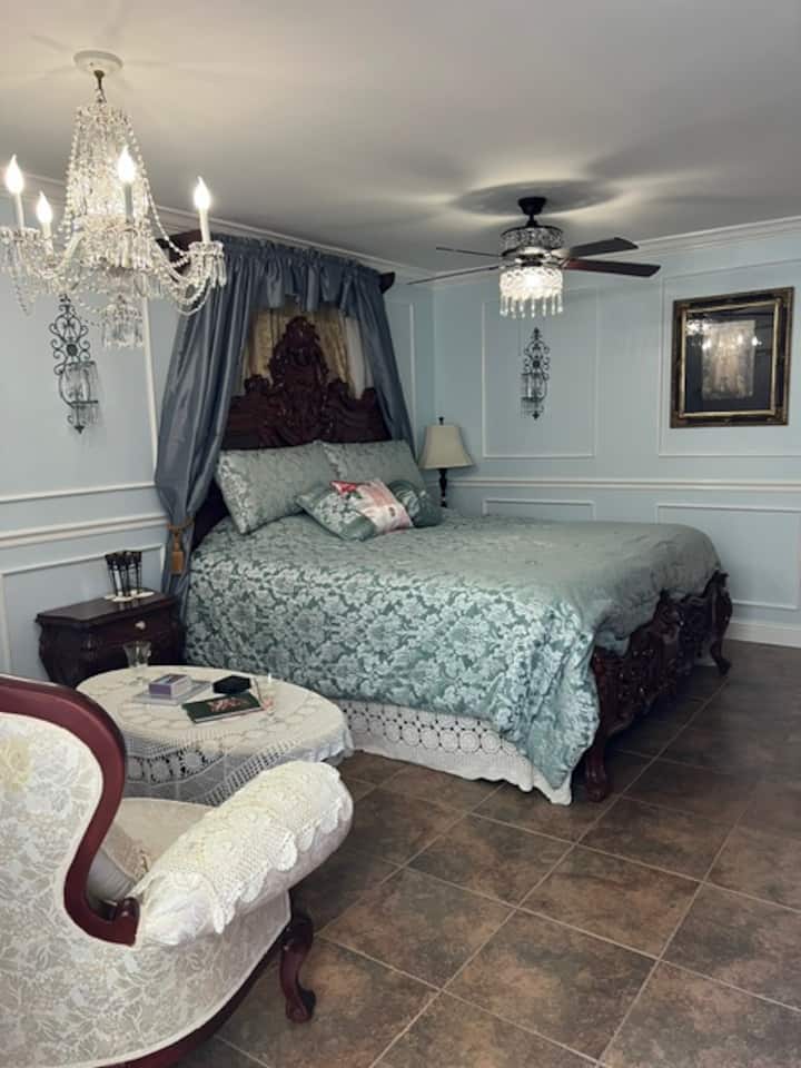 The Blossom Regency Suite - Pensacola Beach, FL