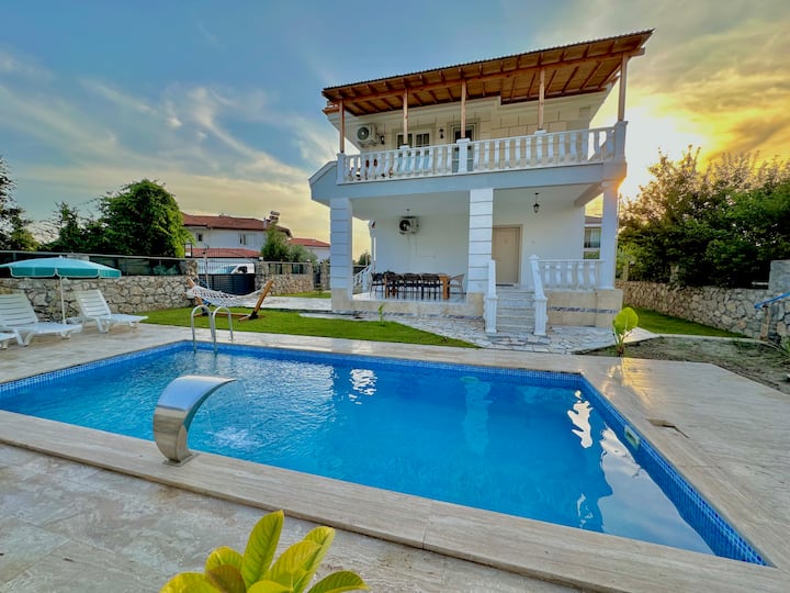Dalaman Karaçalıda Kiralık Lüx Müstakil Villa - Dalaman