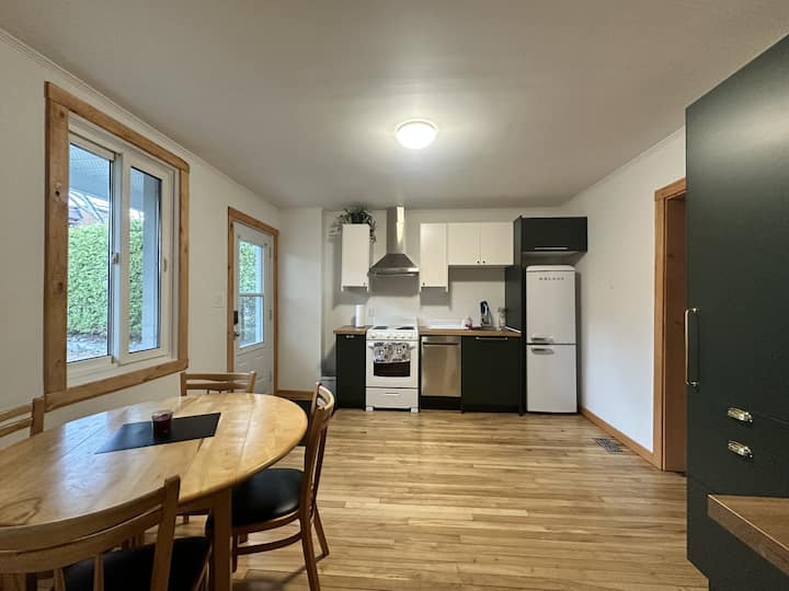 Châteaubriand Apartment — Vintage 1br Near Ottawa - Gatineau