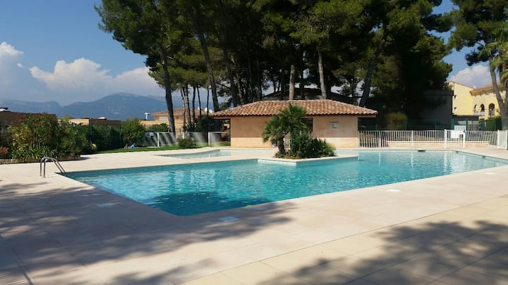 Séjour Relax En T2 Avec Terrasse - Biot