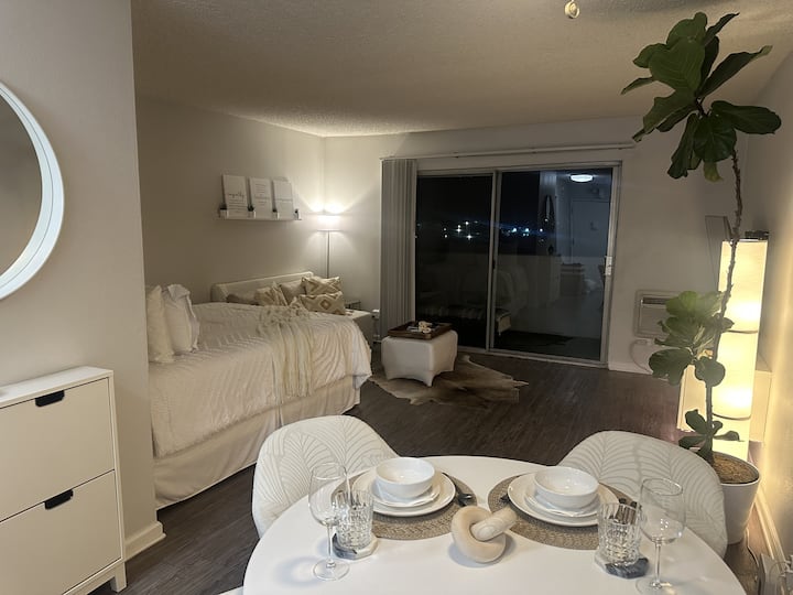 Stylish Silverlake Apartment Near Crypto Arena - Boyle Heights - Los Angeles