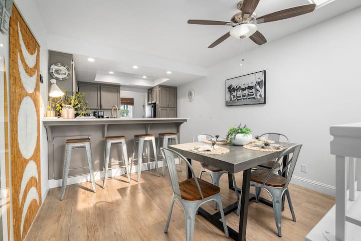 Beautiful Condo In Capitola Village With Parking - Capitola, CA
