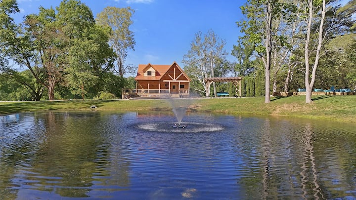 Bear's Den Conner's Log Cabin - Nashville, IN