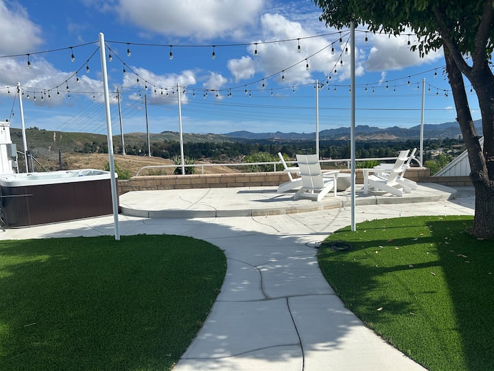 Jacuzzi View Destination Home - Moorpark, CA