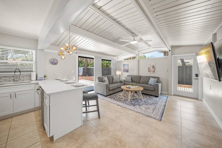 The Salty Soul: A Modern Siesta Boutique Suite - Siesta Key, FL