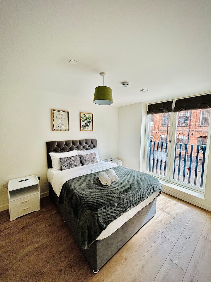 Birmingham City Centre, 1 Bed Deluxe Apartment 28 - Solihull
