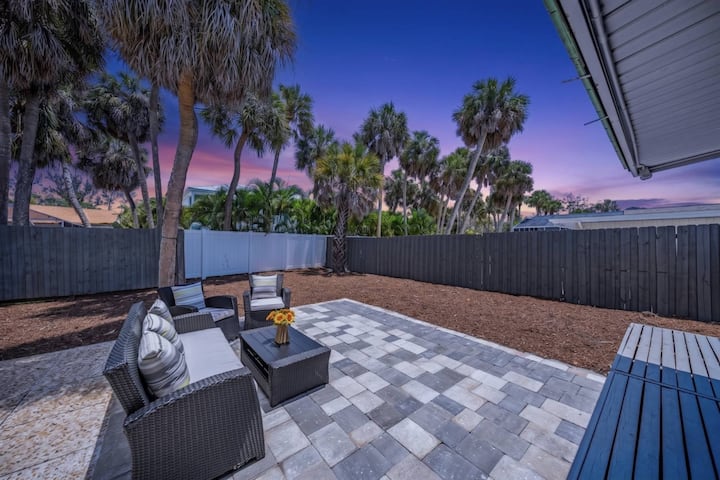 Salt & Sand Beach Shack: Modernized Siesta Duplex - Siesta Key, FL