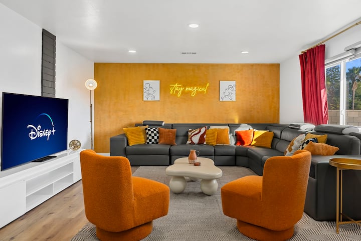 Spacious 5br Pool Home Perfect For Families - Anaheim, CA