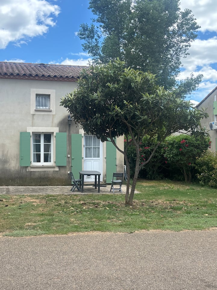 Petite Maison 35 M 2 En Résidence De Tourisme - Lunel