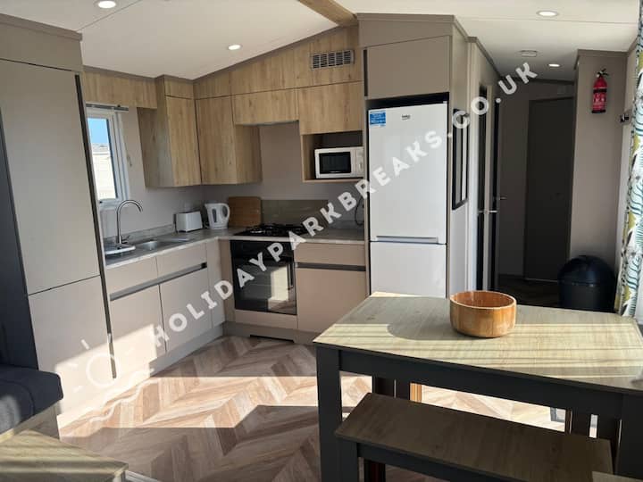 2 Bedroom Close To Complex | Sleeps 6 | Free Wi-fi - West Wittering