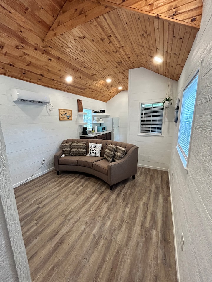 Whispering Pines Cozy Cabin - Heber Springs, AR