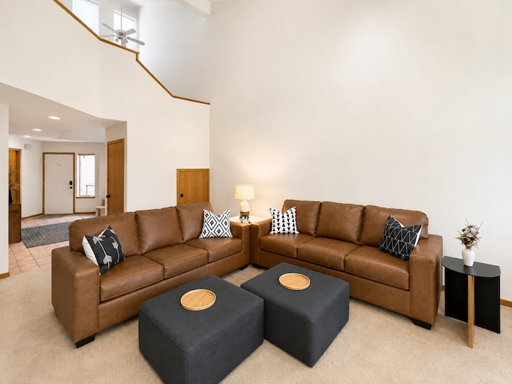 Sunriver Getaway | Bikes | Tubes | Sleeps 8 | A/c - Sunriver, OR