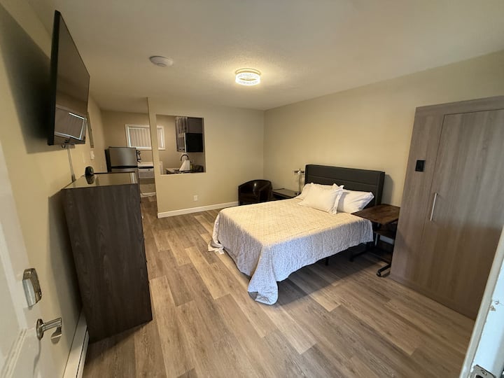 Renovated Studio Unit 14 Near Msu - East Lansing, MI