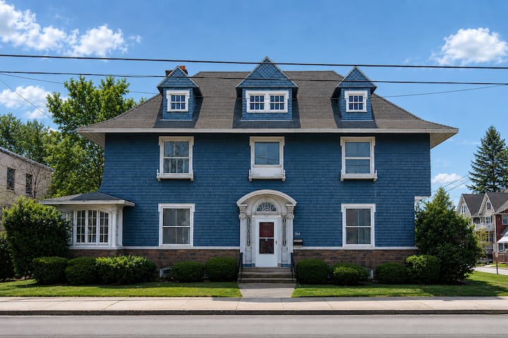 Blue Haven Niagara | Sleeps 10 - Niagara Falls