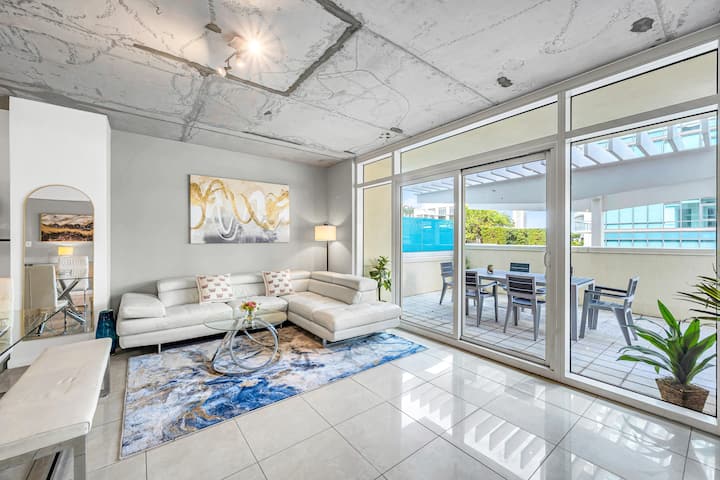 Luxury Midtown Retreat W/ Huge Private Patio - Miami, FL