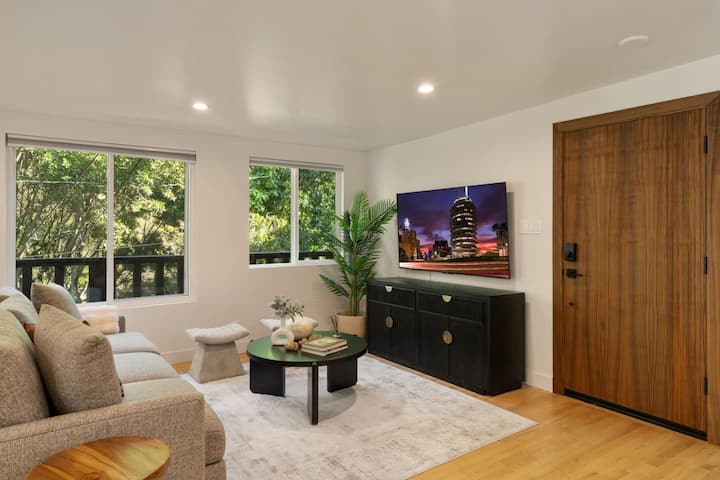Luxury Hollywood Hills Retreat W/ Pool Table - Hollywood, CA