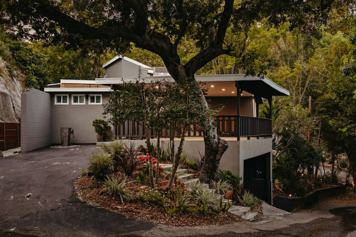 Luxury Hollywood Hills Retreat W/ Pool Table - West Hollywood, CA