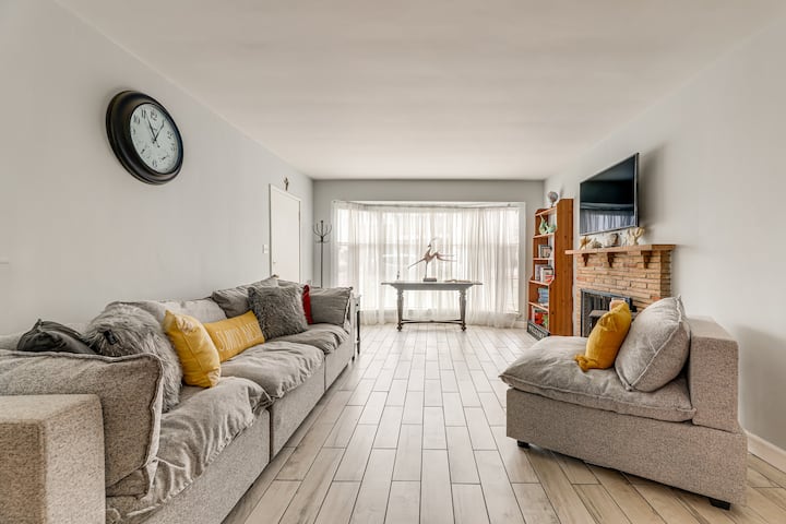 Nurse-ready Unit! 10 Mi To Ocean & Dtwn Long Beach - Long Beach, CA
