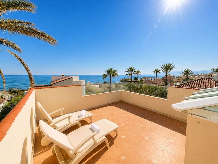 Villa Con Piscina En La Playa De Elviria, Marbella - Marbella