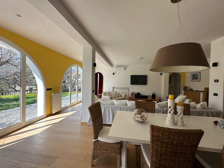 Appartamento In Villa Bifamiliare Con Giardino - 임페리아
