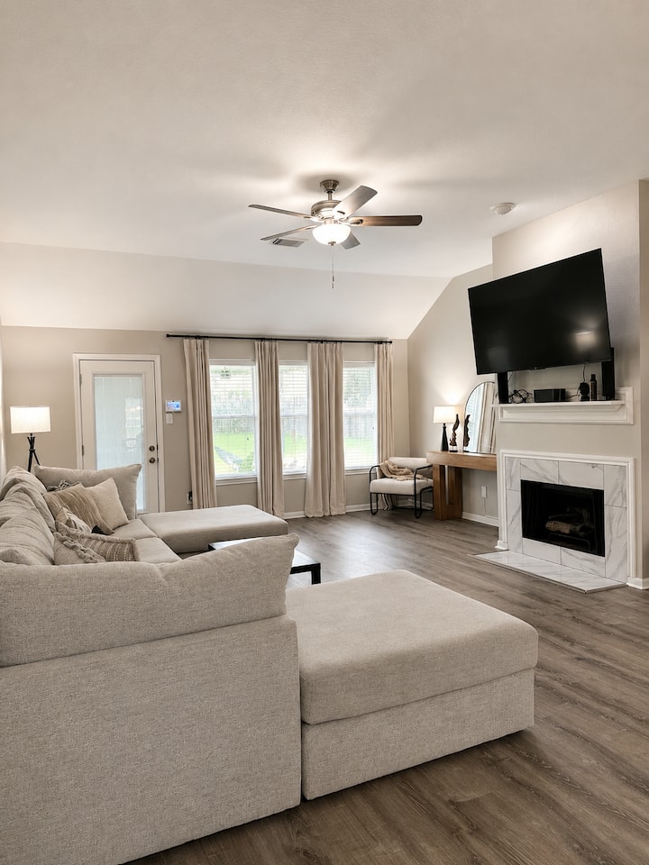 Spacious Home | Hot Tub + Huge Backyard - Spring, TX