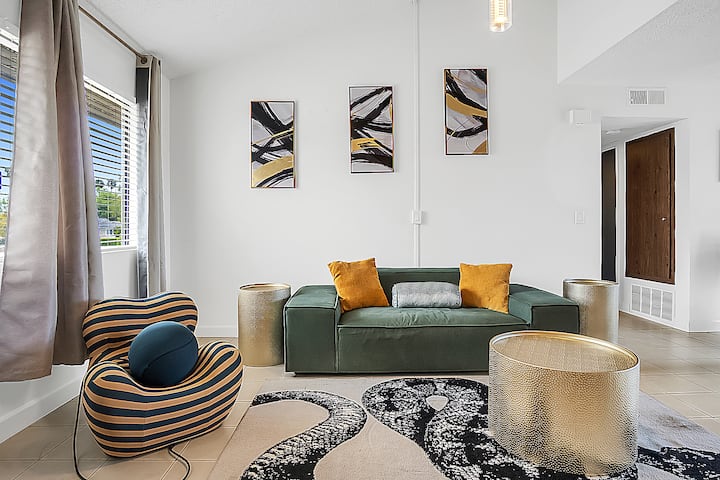 Orange County Solos’ Loft - Huntington Beach, CA