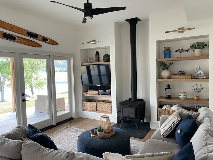 Lakefront Cottage At Oroville-private Beach & Dock - Osoyoos