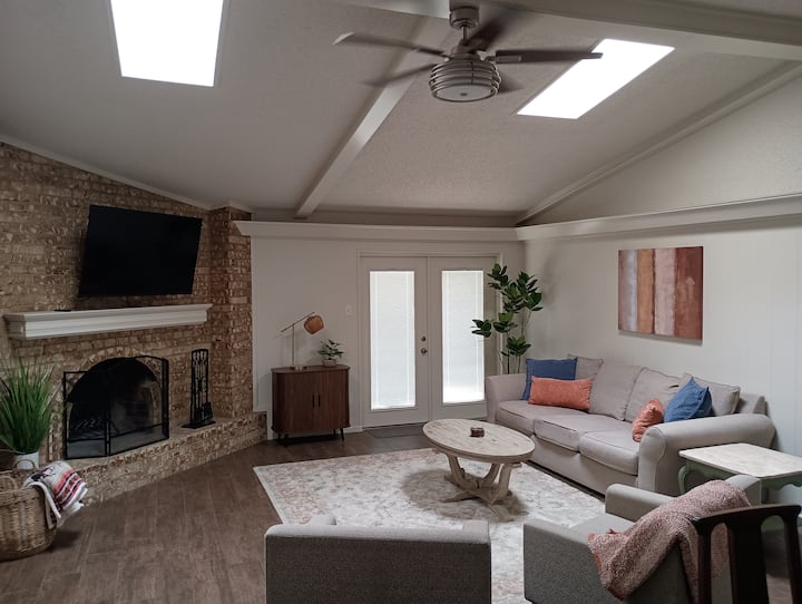 Tranquil 2-bedroom Next To Remington Park - Lubbock, TX