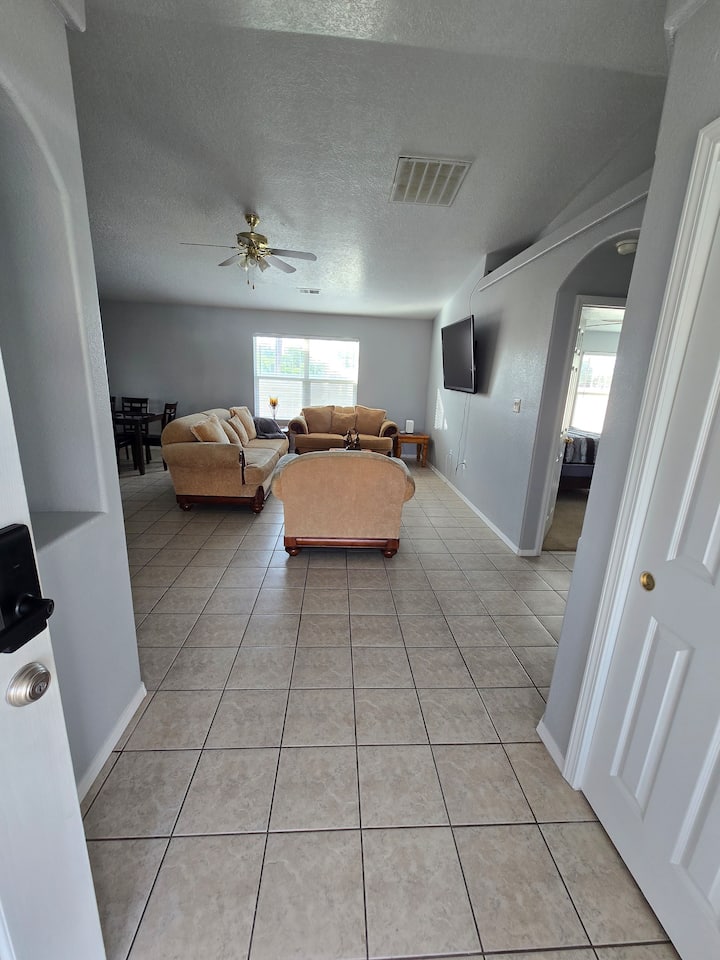 Quiet Family Home - Albuquerque, NM
