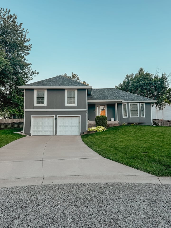 Beautiful Lenexa Home | World Cup Ready! - Shawnee, KS
