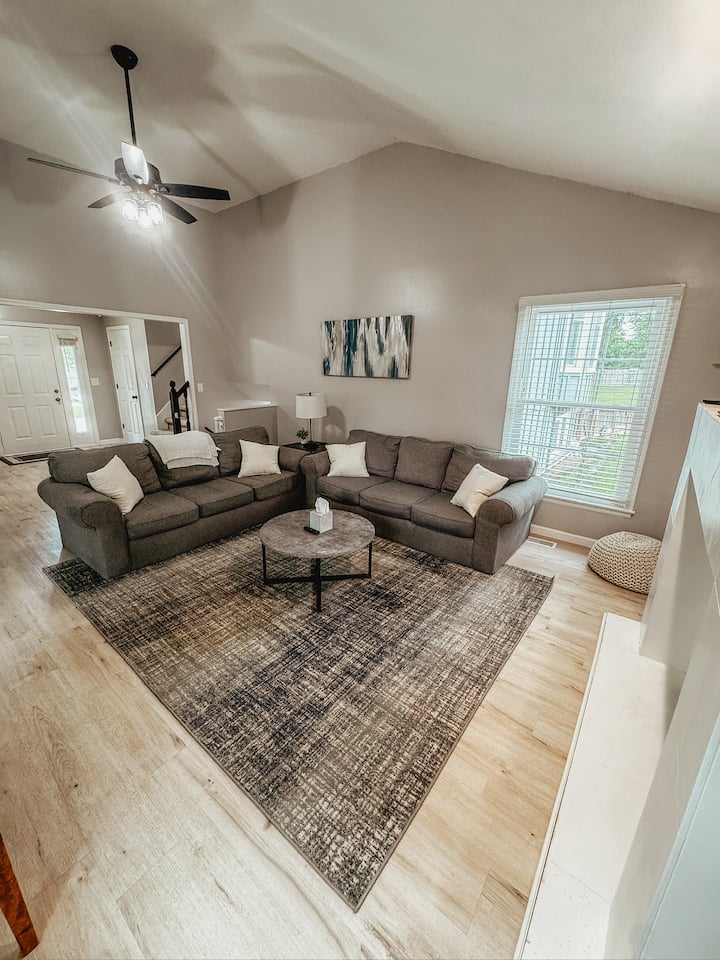 Beautiful Lenexa Home | City Center | World Cup - Shawnee, KS