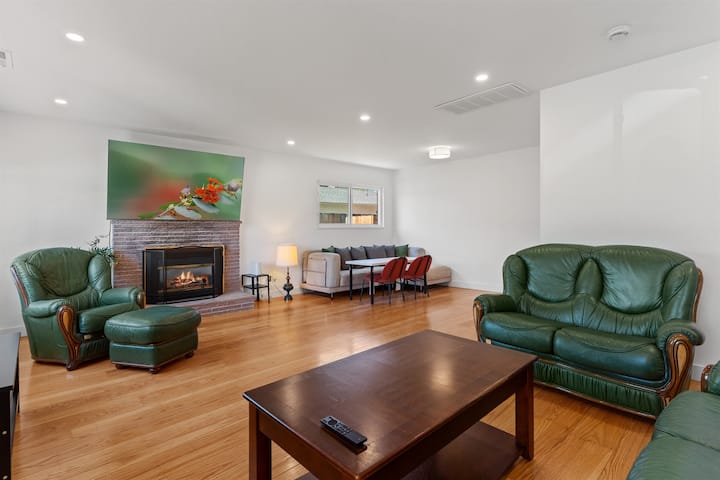 Large Ada Friendly Home Near Stanford And Meta - Redwood City, CA