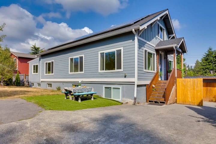 Modern 6 Bedroom Getaway In North Seattle - Seattle, WA