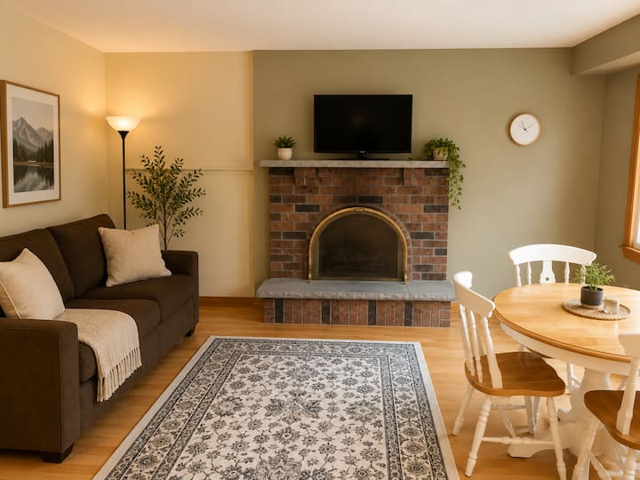Bright & Private 1-bedroom Walk-out Unit - Newmarket