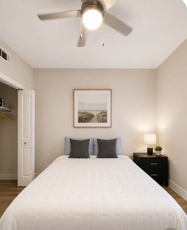 2nd Floor - 2 Bed 1 Bath Cozy Home - Ennis, TX