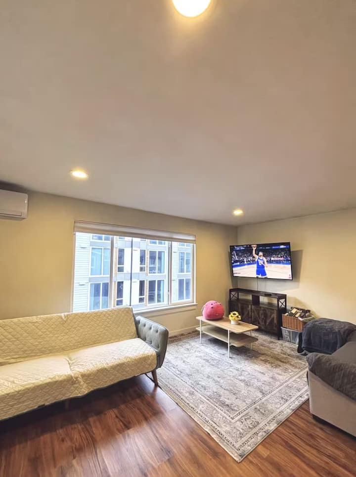 Stunning Queen Anne Home | 6b4b • Great Location - Ballard - Seattle