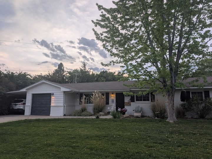 Cozy Boise Retreat - Fire Pit + Ping-pong - Boise, ID